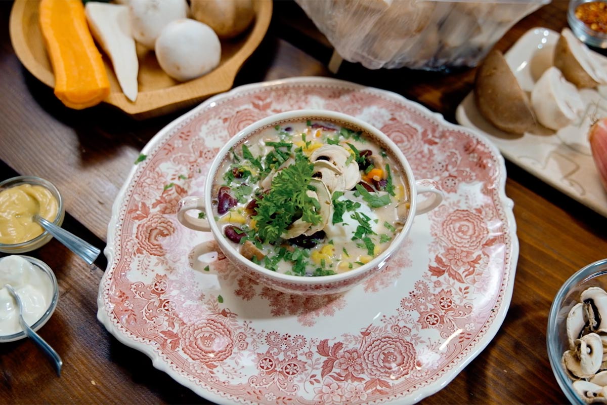 Supă de fasole cu ciuperci champignon și găluște de cașcaval - Boglar Champ